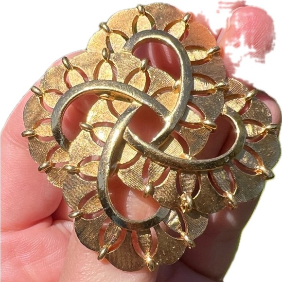 Trifari | Jewelry | Vintage Trifari Ornate Brushed Gold Tone Interwoven ...